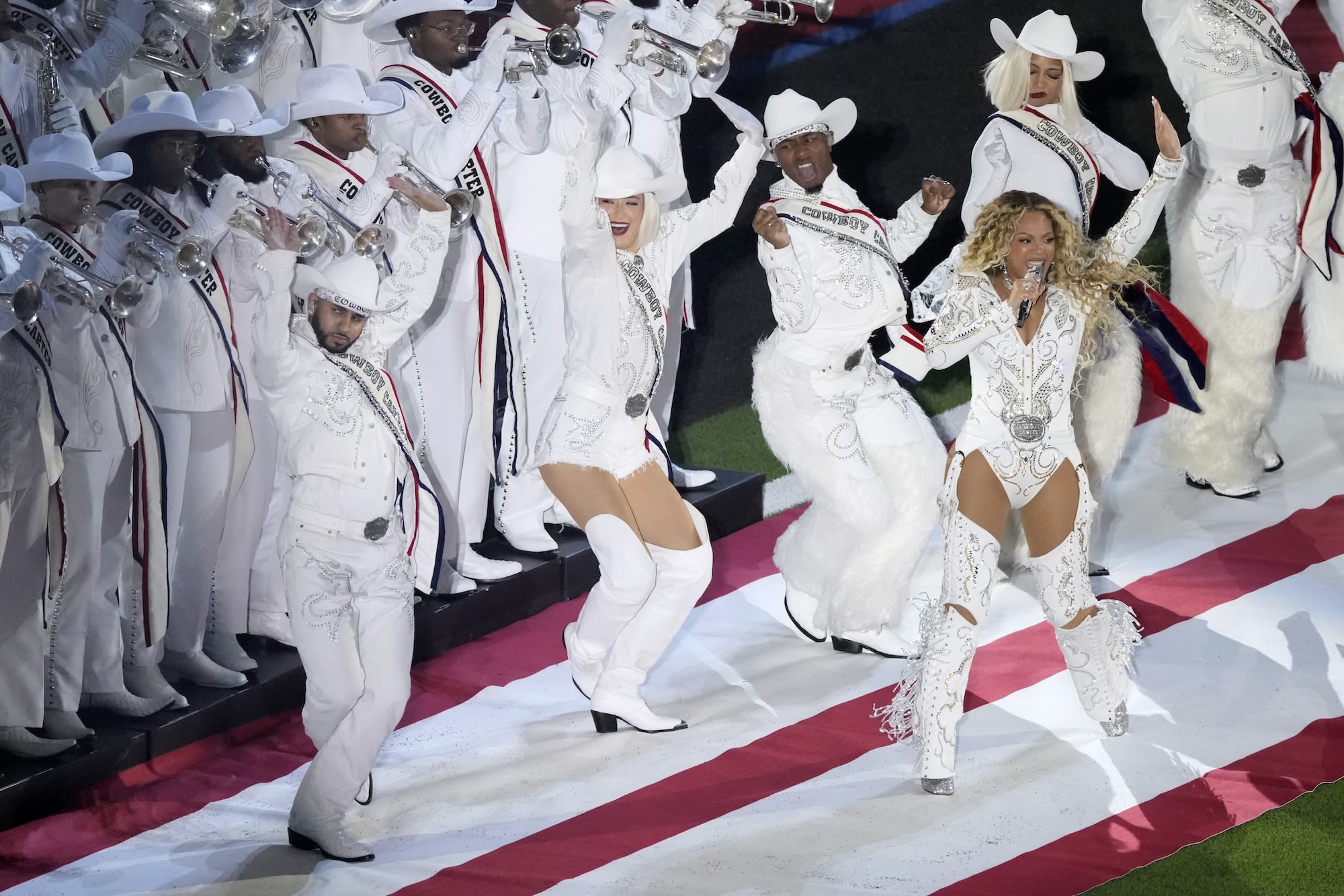 Beyoncé Turns NFL Christmas Halftime Show into a Cowboy Carter Party in ...