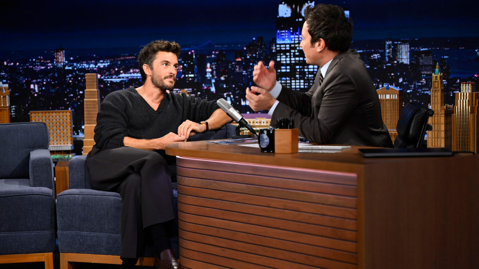 Jonathan Bailey is the “Sexiest Man Alive,” According to People ...